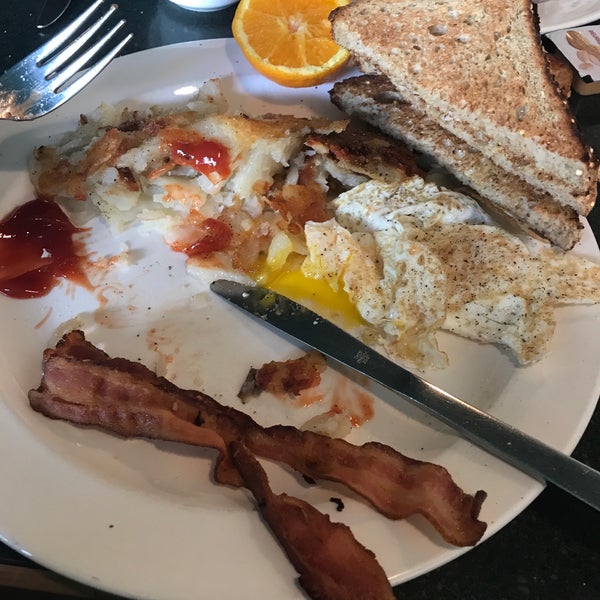The Nook Diner - Breakfast Spot in West Broadway