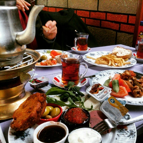 ten ten cafe & bidtro