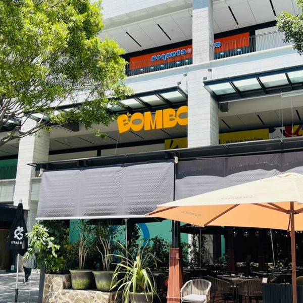 Bombo Distrito La Perla - Centro Comercial Distrito la Perla, Av. Mariano Otero 3000-Local BR 06