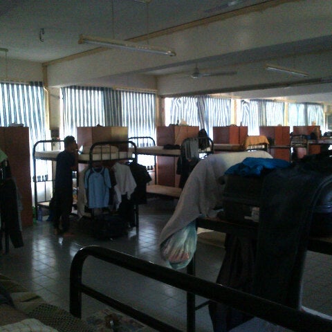 Berek bujang pengakalan tentera laut - Military Base