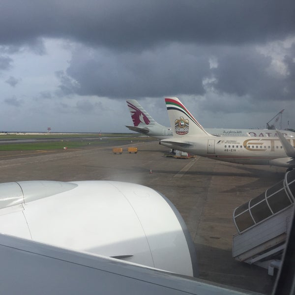 EK 653 MLE to DXB - Plane in Hulhule