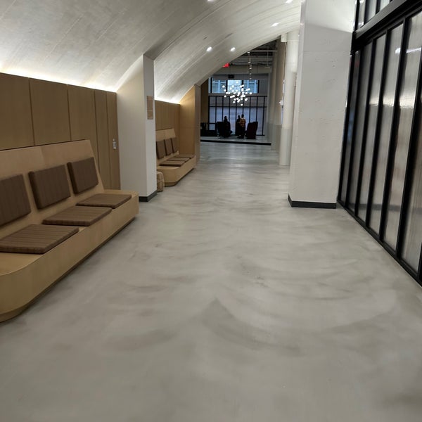 Amazon - JFK27 - Hank - Office in New York