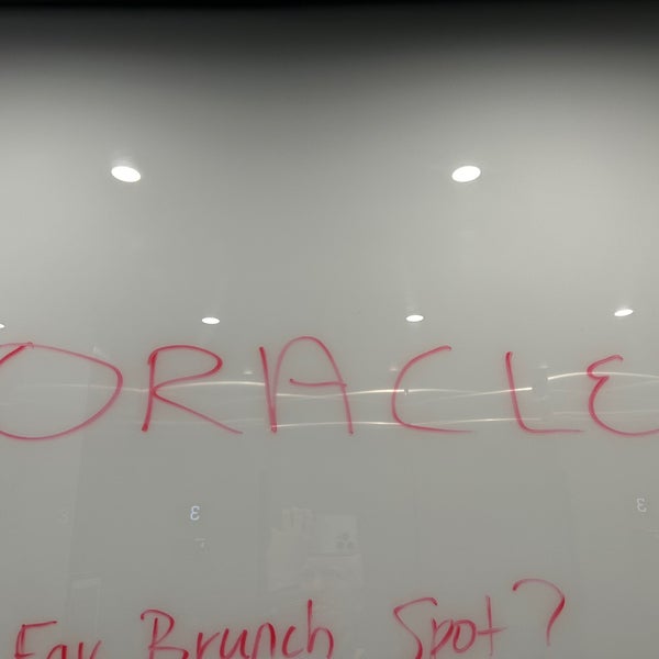 Amazon - JFK27 - Hank - Office in New York