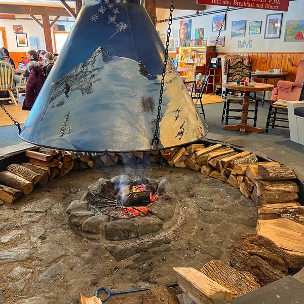 The Round Hearth Cafe & Marketplace - Restaurant