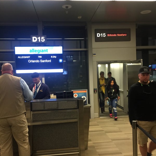 Photos at RDU - Gate D15 - 1 tip