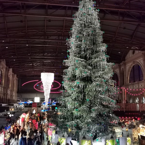 Swarovski Tree - Tree in City