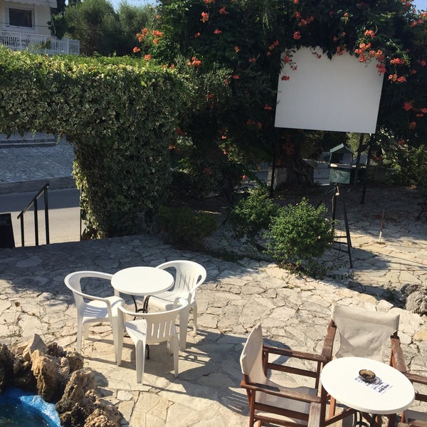 Iris Bar - Cocktail Bar