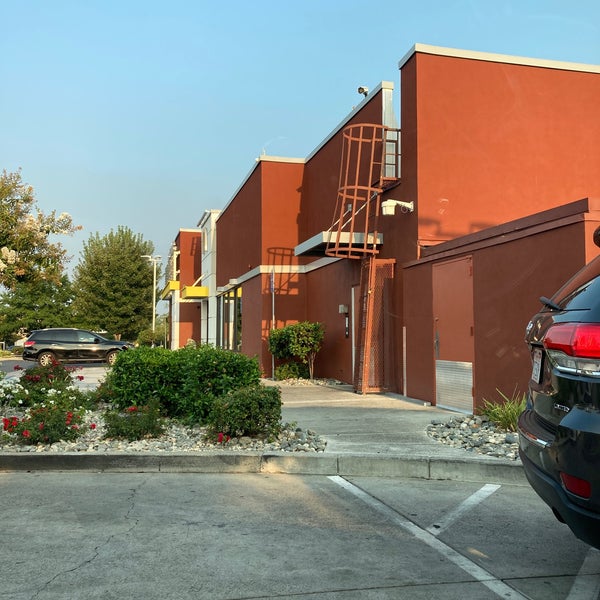 McDonald's - Fast Food Restaurant