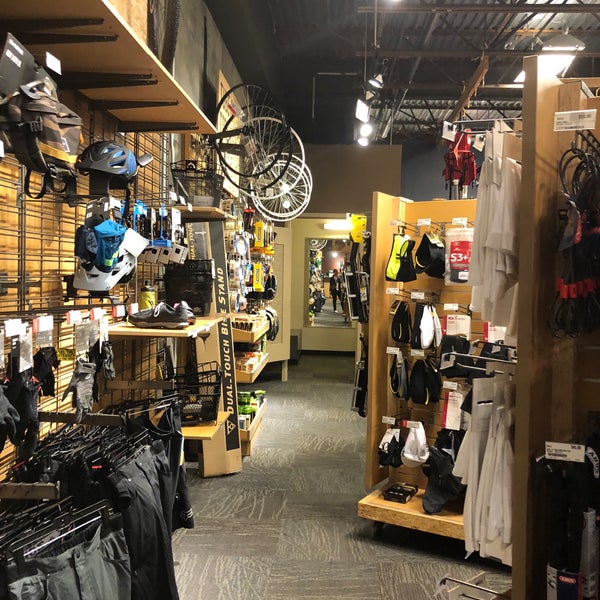 REI - 1703 S Brentwood Blvd