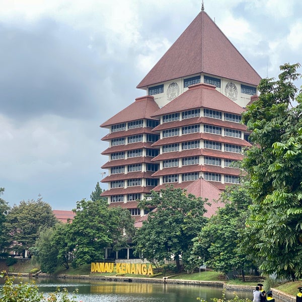 Taman Melingkar Perpustakaan UI - Depok, Jawa Barat