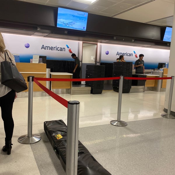 American Airlines Ticket Counter - Airport Ticket Counter in Sky Harbor