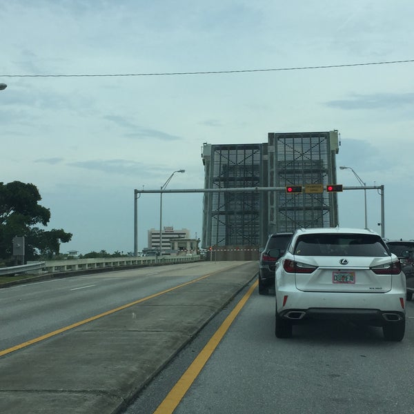 Drawbridge at jupiter inlet - Federal Highway (US 1)