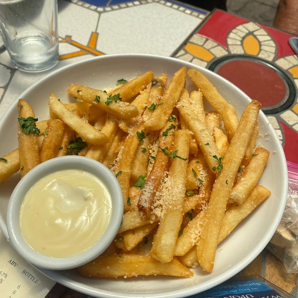 Robin's - American Restaurant