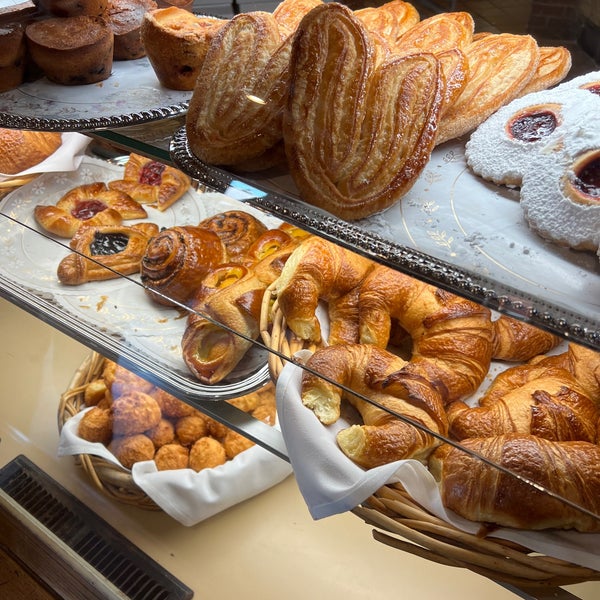 La Chatelaine French Bakery & Bistro - 1550 W Lane Ave