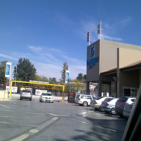 Lyndhurst Square - Shopping Mall