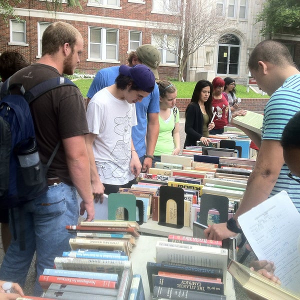 UIW JE & LE Mabee Library - College Library in Uptown Broadway