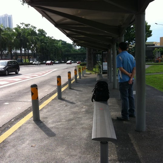 Bus Stop 17141 (Clementi Stadium) - Clementi - Ayer Rajah Expy