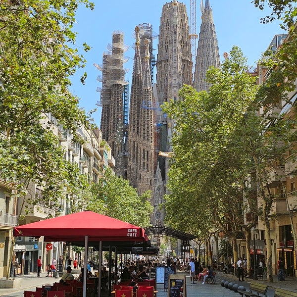 Avinguda Gaudí - La Sagrada Familia - Barcelona, Catalunya