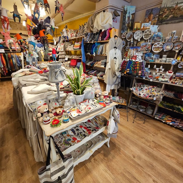 Lins un Suvenīri - Arts and Crafts Store in Vecrīga
