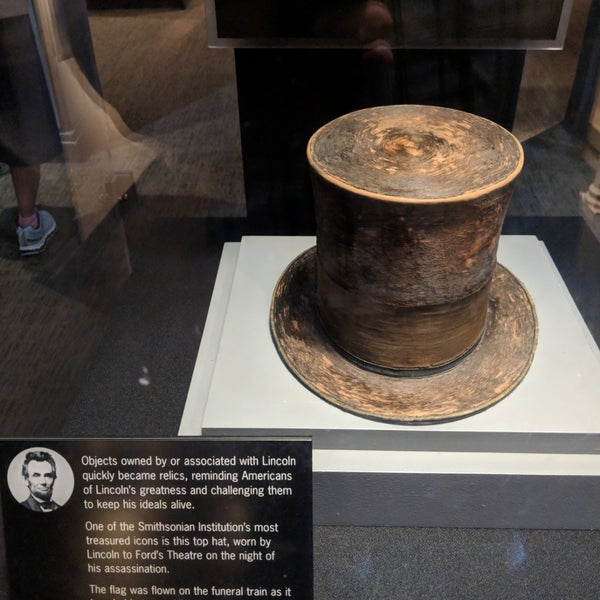 Lincolns Top Hat Exhibit - Science Museum in Washington