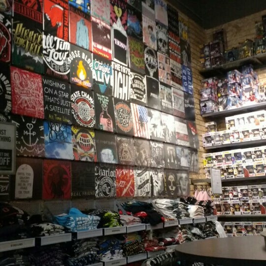 Hot Topic - Spring, TX
