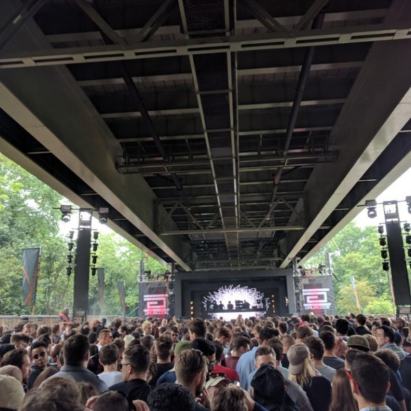 M4 Junction 2 - Road in Brentford