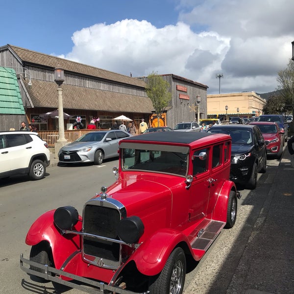 Bridge Tender Tavern - 554 Broadway St