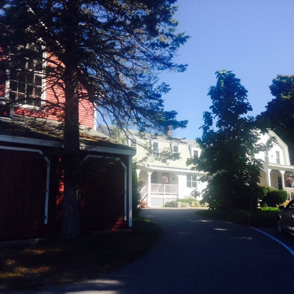 Gathering Place at Maple Hill Farm Inn - Bed and Breakfast in Hallowell