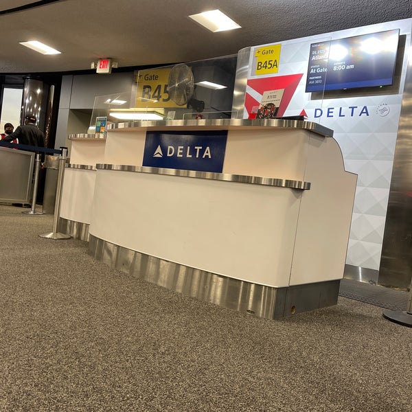 Gate B45 - Airport Gate in Newark Airport and Port Newark