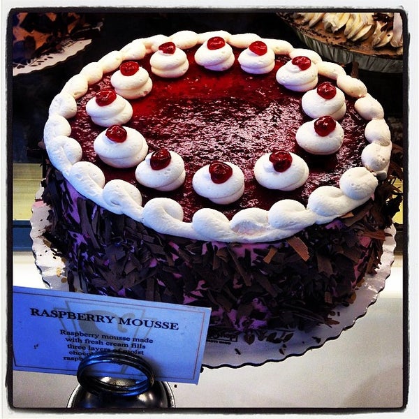 Servatti Pastry Shop & Deli - Deli / Bodega in Crestview Hills