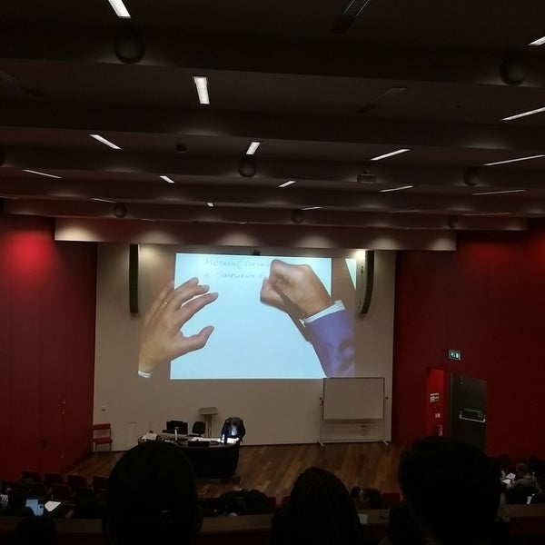 Ivor Crewe Lecture Hall - College Academic Building