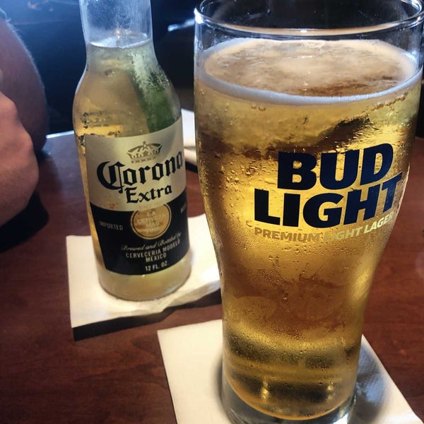 Esquire Grill - at Terminal B