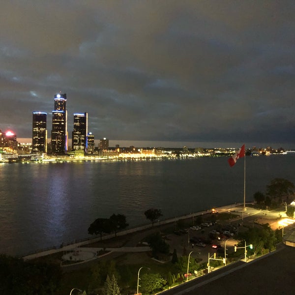 Waterfront Hotel Downtown Windsor - City Centre - 12 tips