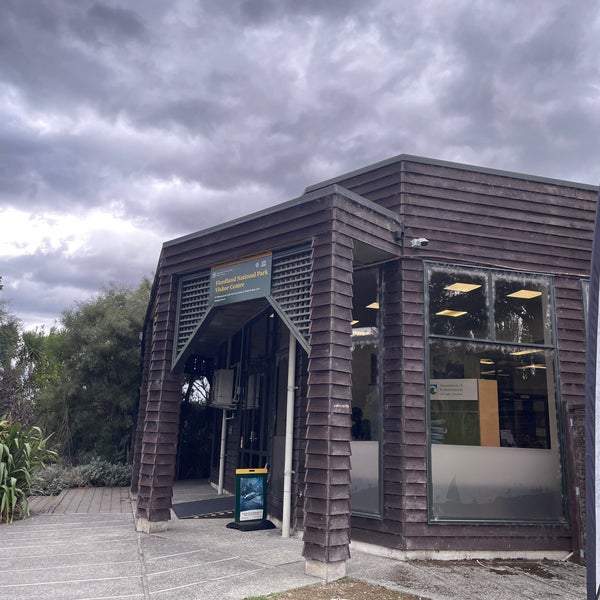 Fiordland National Park Visitor Centre - Tourist Information and Service