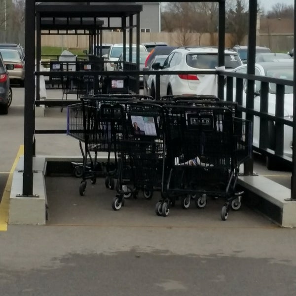Fox Run Square Shopping Center - Naperville, IL