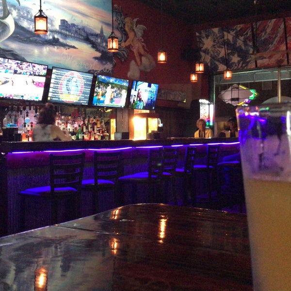 Pour House - Bar