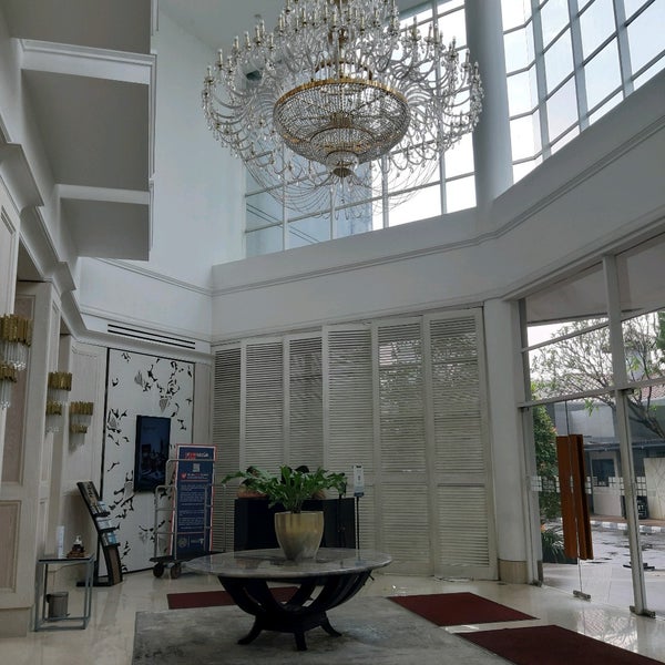 Java Paragon Hotel and Residences - Hotel in Dukuh Pakis