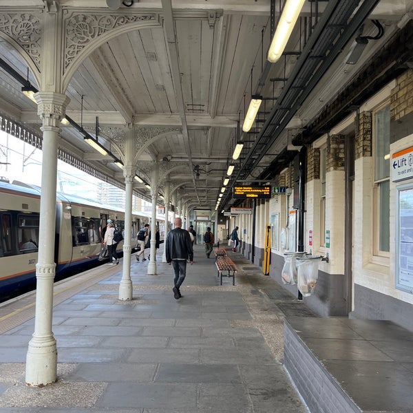 Camden Road Railway Station (CMD) - Rail Station in London