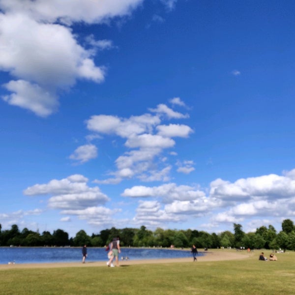 The Round Pond - Lake in London