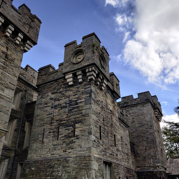 Wray Castle - Castle