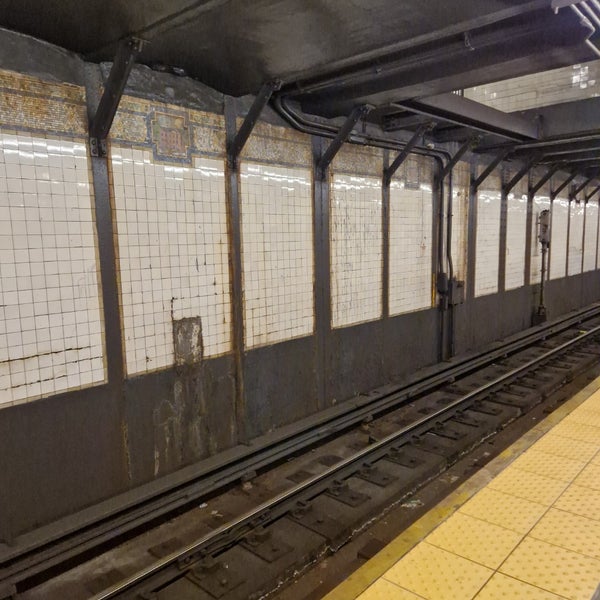 MTA Subway - Chambers St (1/2/3) - Metro Station in Tribeca