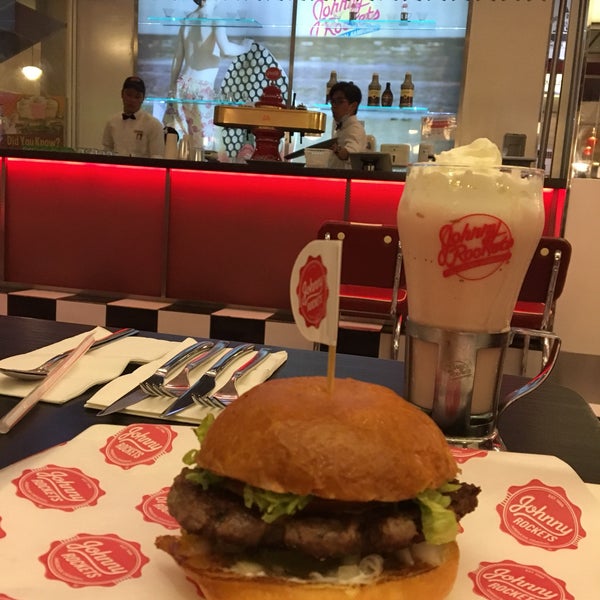 Johnny Rockets (Now Closed) - American Restaurant