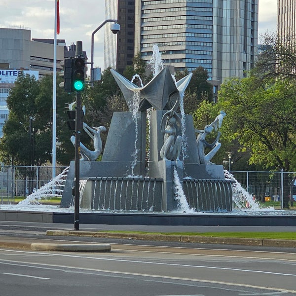 Victoria Square Fountain - Fountain