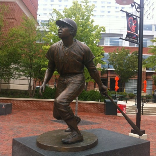 Frank Robinson sculpture by Toby Mendez - The Stadiums - Orioles Park ...