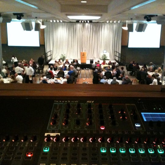 Pinnacle Center - 3330 Highland Dr