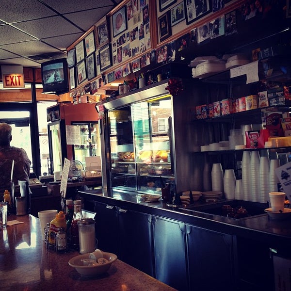 Photos at Sam & George's Restaurant - Lakeview - 33 tips from 1678 visitors