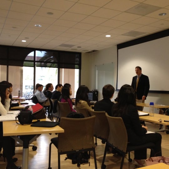 Arrillaga Family Dining Commons - College Cafeteria in Stanford