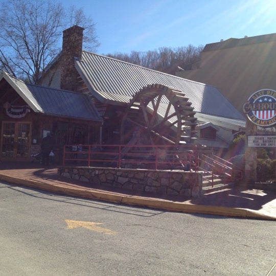 Calhoun's - BBQ Joint in Gatlinburg