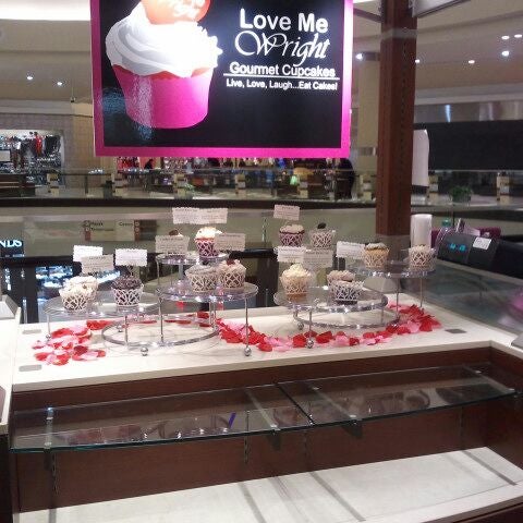 Love Me Right Gourmet Cupcakes - 1000 Cumberland Mall, Atlanta, GA 30339