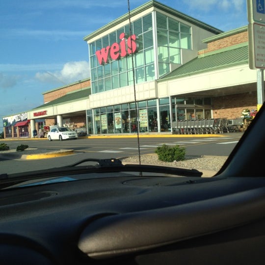 Photos at Weis Markets - 9 tips from 302 visitors
